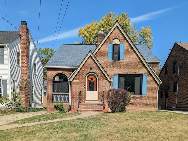Historic Cleveland Tudor With Gym Loft And Garden - Berea, OH
