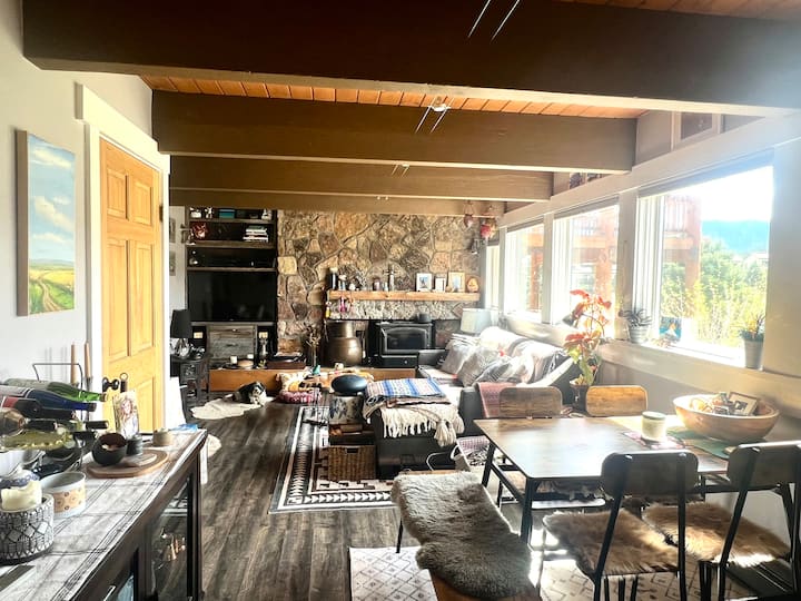 Cozy Room Near Town Center, On Golf Course, Pool - Big Sky, MT