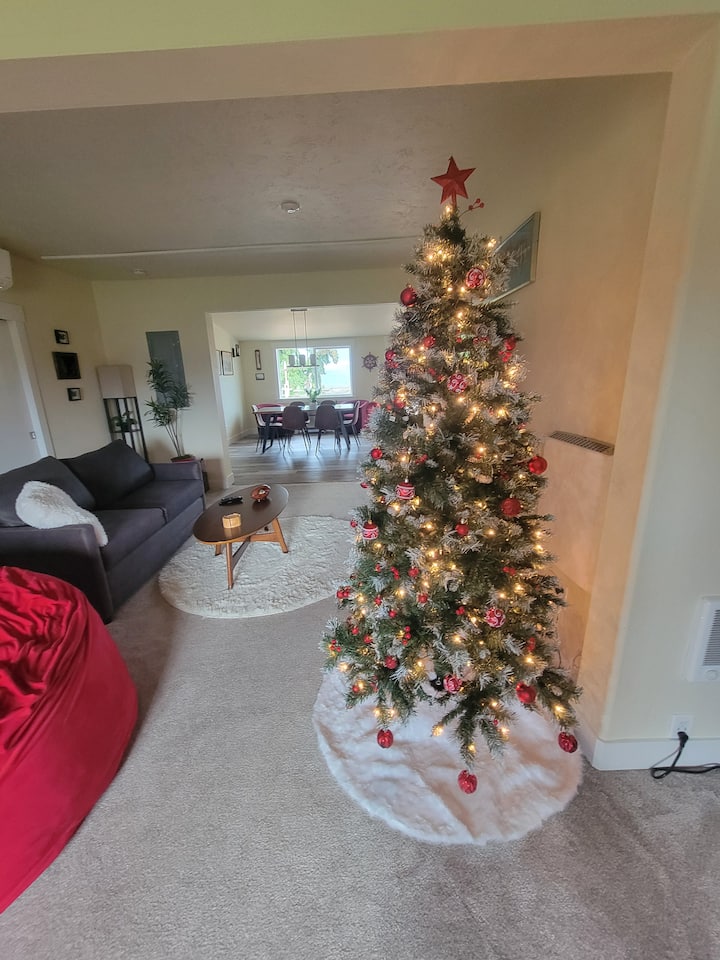 Lighthouse Lookout | Modern Sequim Stay | By Onp - Sequim, WA