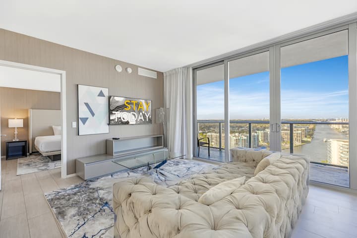★★★★★Million Apartment 2bd/2ba 𝙗𝙮 𝙎𝙏𝘼𝙔 𝙏𝙊𝘿𝘼𝙔. Direct Ocean View. 1 Min From Beach. 6 Guests. - Hollywood, FL