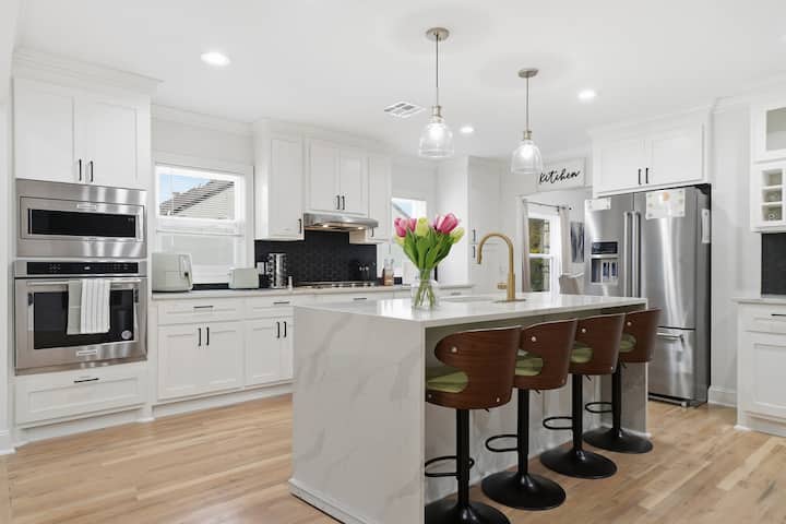 The Luxe Oasis | Utica Sq / Expo | Chef's Kitchen - Tulsa, OK