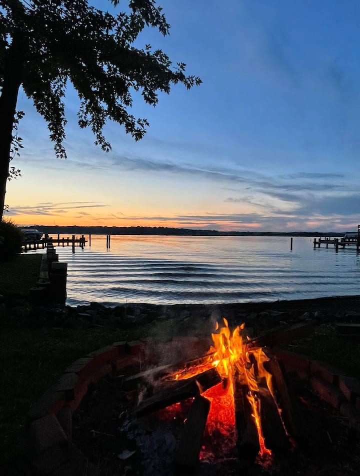Waterfront Oasis W/ Dock, Sunset Views & Arcade - Kingsville, MD