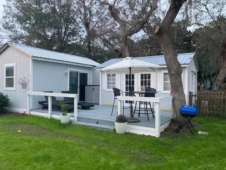 Island’s Edge Guest Cottage On Anastasia Island. - St. Augustine, FL