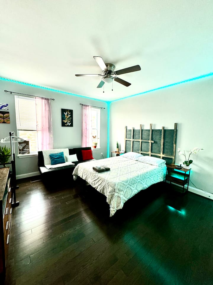Huge Bedroom With Private Bath At Patterson Park - Baltimore, MD