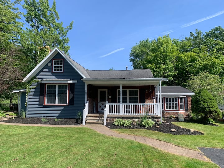 Spacious Grandview Bay Cottage Style Home - Angola on the Lake, NY