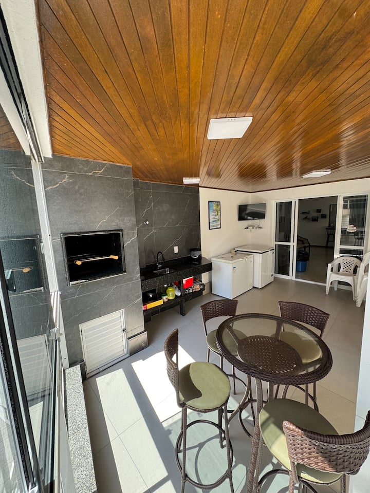 Amplo Apartamento Em Itapema - Meia Praia - Itapema