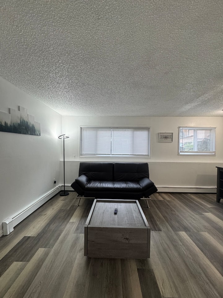 1 Bedroom With Full Kitchen With Shared W/d Access - Anchorage, AK