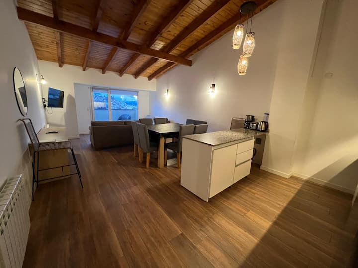 Moderno Departamento Con Vista Al Lago Y Montañas - San Carlos de Bariloche