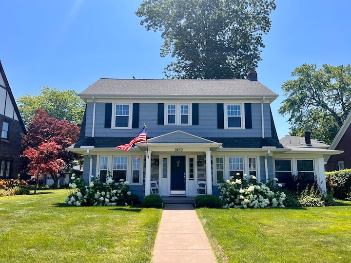 The Blue House With Lake Views And Nearby Beach! - Erie, PA