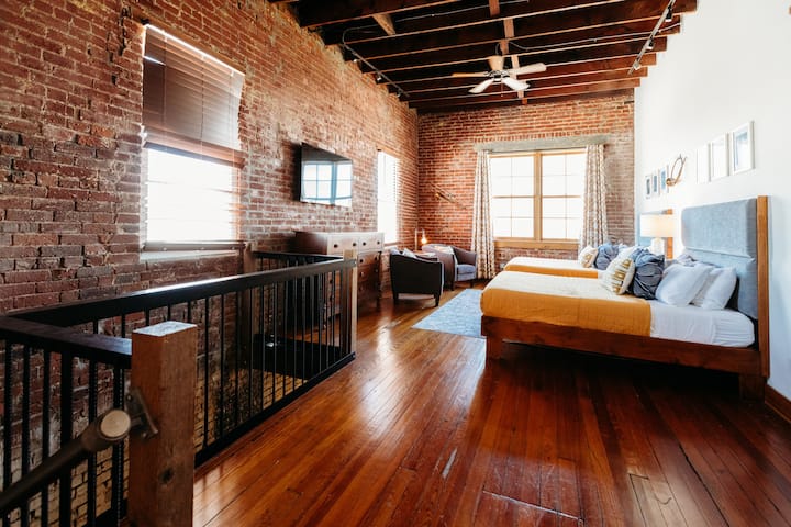 "The Icon" Downtown Loft Private Parking - Springfield, MO