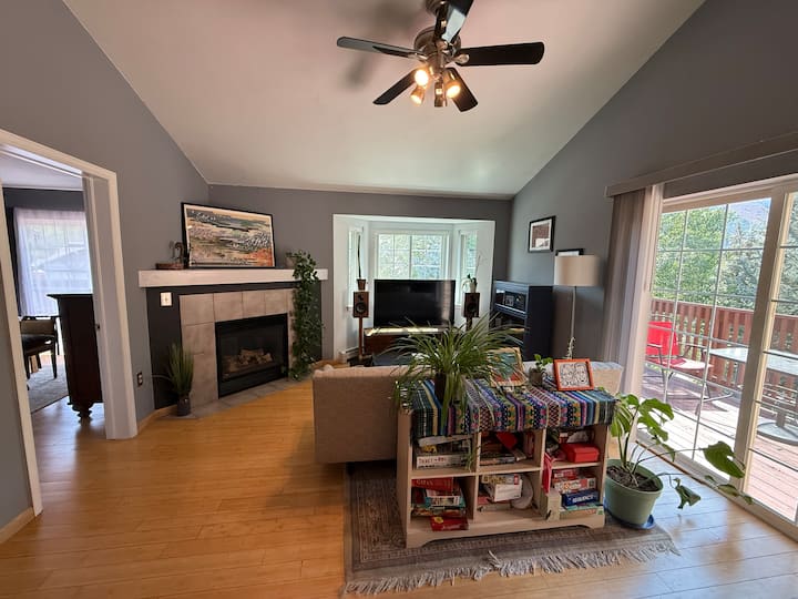 Cheerful Condo W/ Hot Tub, 15min To Beaver Creek - Edwards, CO