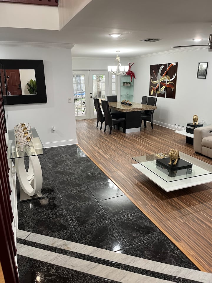 A Home Away From Home! - Pembroke Pines, FL