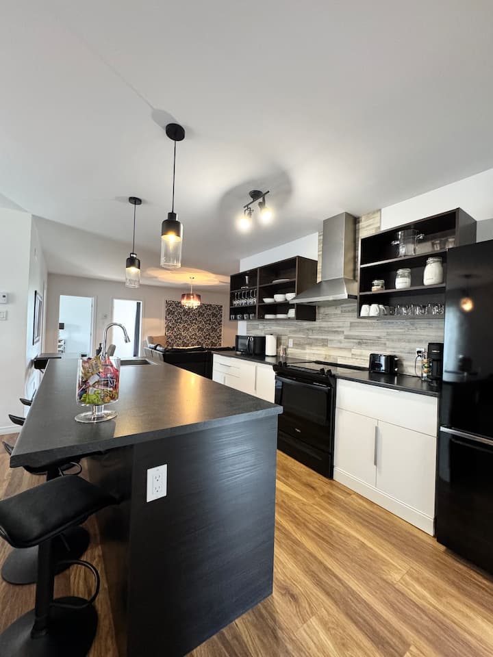 L’odyssée ; Spacieux 4 Cc, A/c, Parking Gratuit ! - Québec City