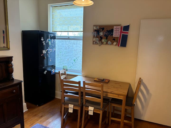 Ground Floor Double Bedroom In North Liverpool - Liverpool, UK
