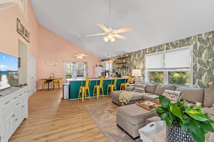Family Friendly | 3 Min Walk To Beach - Oak Island, NC