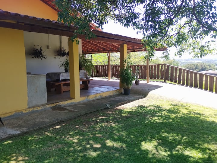 Chalé Dos Ipês With Air-conditioning And Netflix - Holambra