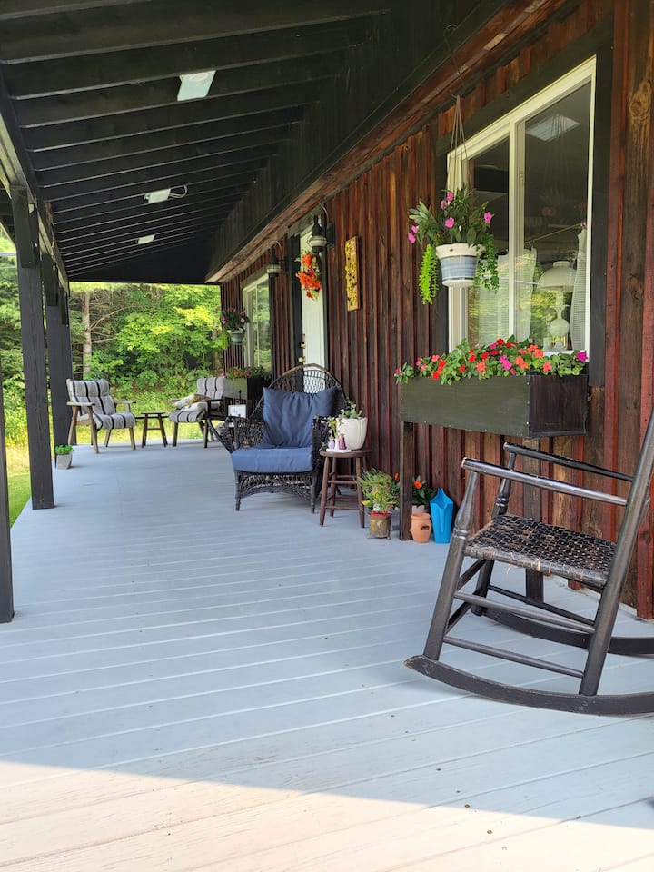 Charming 2 Bedroom Cabin With Amazing Views! - New Hampshire