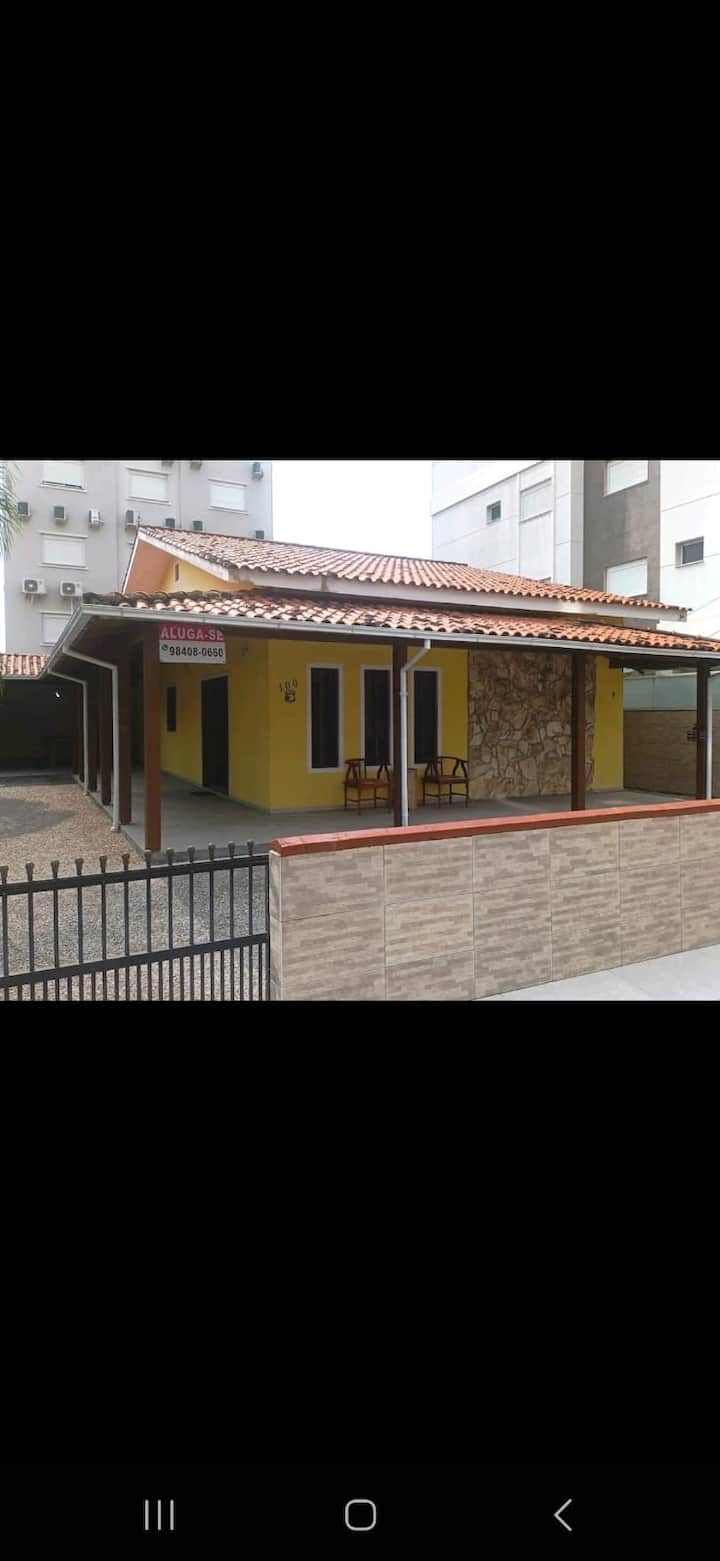 Casa Na Praia De Palmas A 150 Metros Da Praia. - Governador Celso Ramos