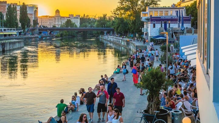 Cozy Central Apartment With Balcony - Wien