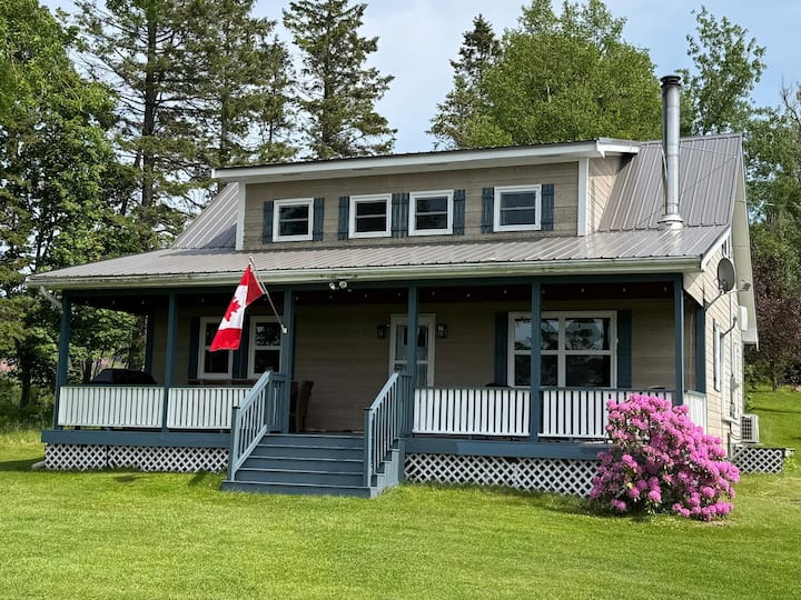 Red Sand Retreat 3-br Cottage With Beach - Prince Edward Island