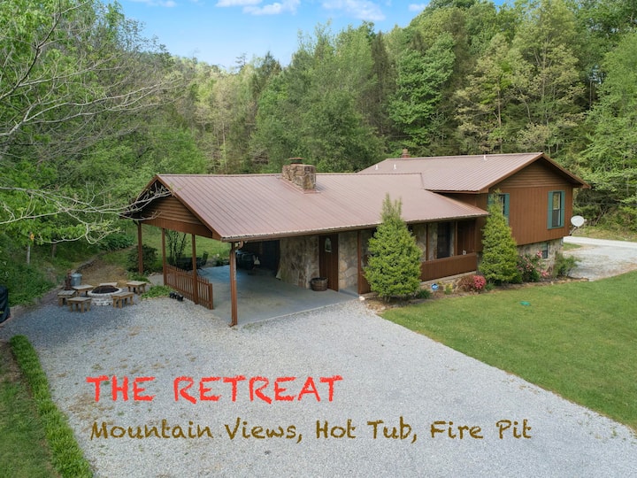 Cozy Cabin Retreat /Hottub, Wifi, Firepit/12 Guest