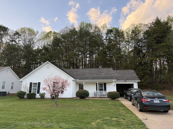 Cozy 2 Bedroom House - 5 Mins To Elon University - Elon University, Elon