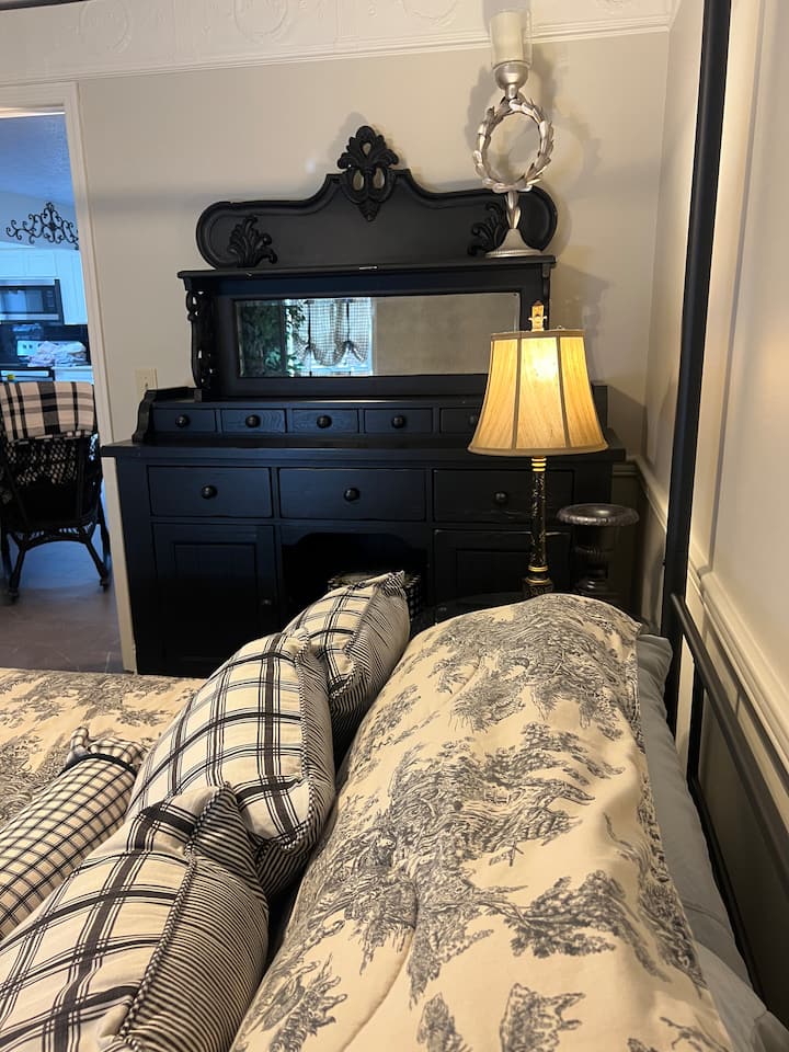 The Patterson House
2 Bedroom Suite
Free Parking - Jenny Wiley State Resort Park, Prestonsburg