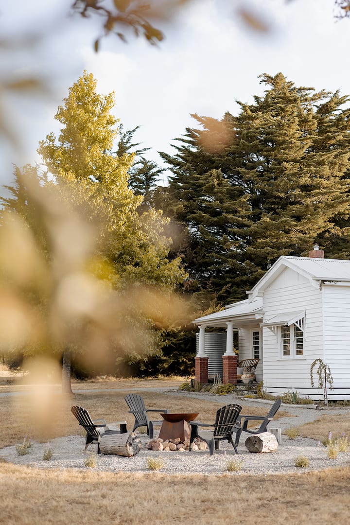 Honeysuckle Farm | Peaceful Farm Stay Cottage - Kyneton