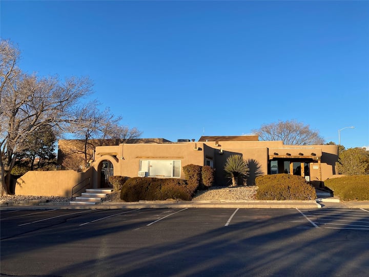 Garden Level Condo Heated Pool/gym/sauna & Pets Ok - Santa Fe, NM