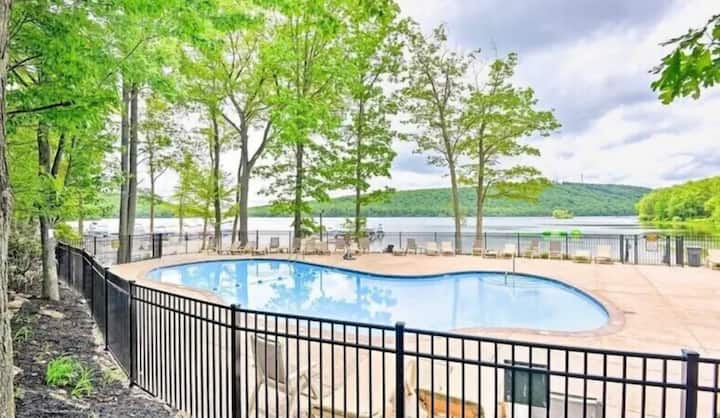 Included Daily Access Boulder Lake/pool * Hike - Pocono Mountains, PA