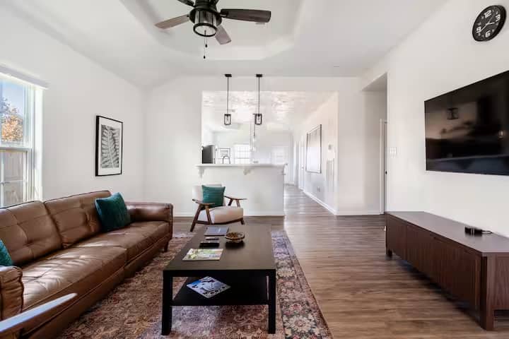 Modern•spacious•home• 15% Off 28 Days Or More - Highlands, TX