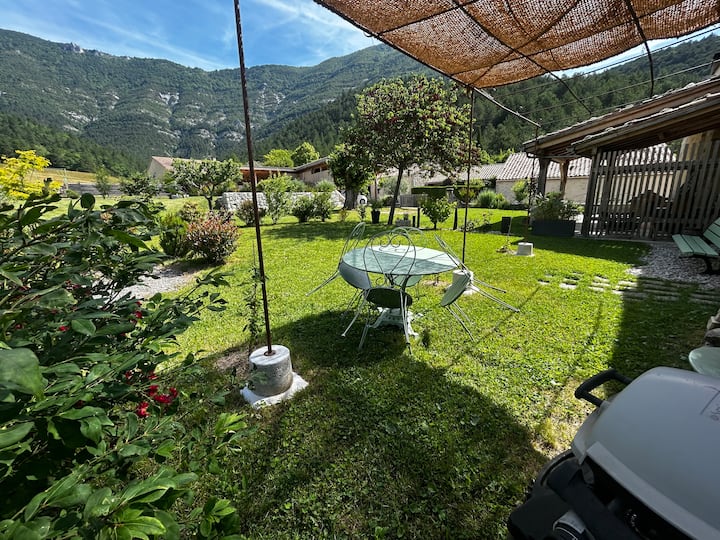 Joli Gîte Au Calme
Gîte Chante Le Vent Classé 3* - Drôme