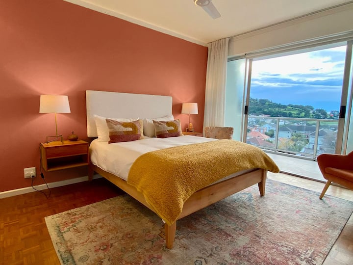 Cape Town Oasis With Breathtaking Views + Parking - Camps Bay