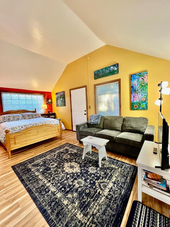 Chrysalis Cottage
Close To Downtown! Arty & Cozy - Eugene, OR