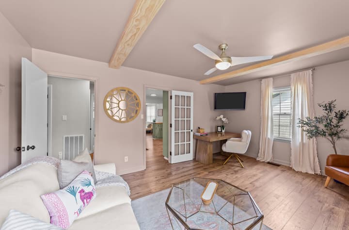 Chic Boho Bungalow • Steps To Trader Joe’s & Brews - Raleigh, NC