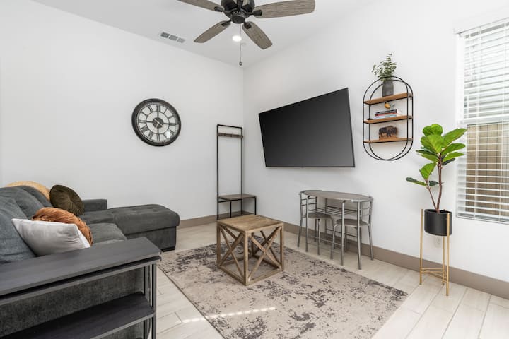 Private Suite W/ Washer/dryer! - Visalia, CA