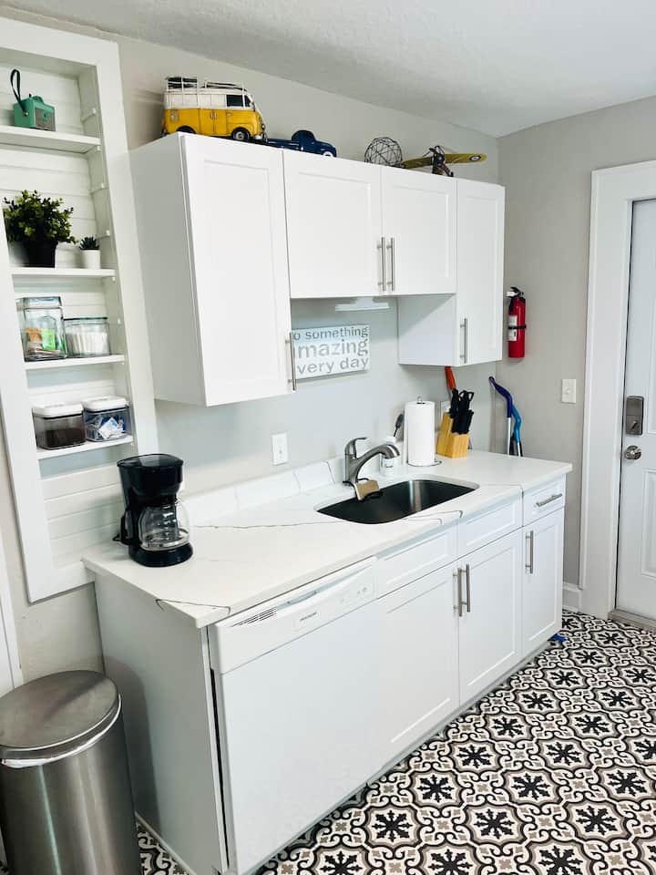 Stylish 1 Bedroom Unit In The Heart Of St. Pete - St. Petersburg, FL