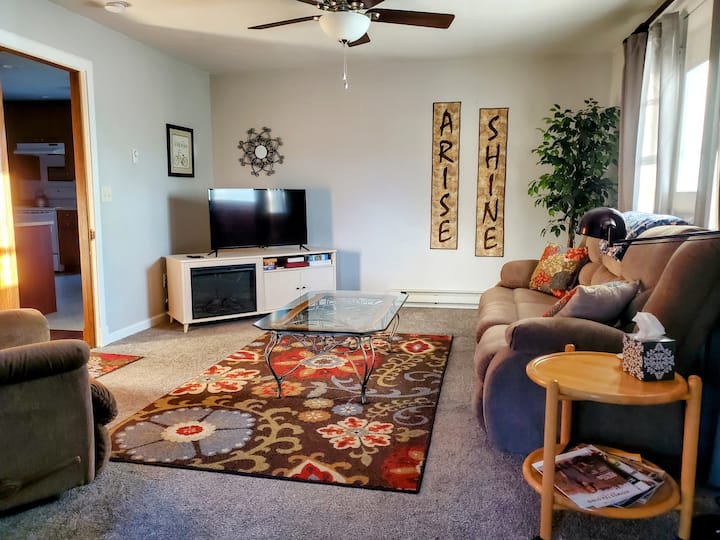 Restful Retreat * 2nd Floor Apt - Watertown, SD