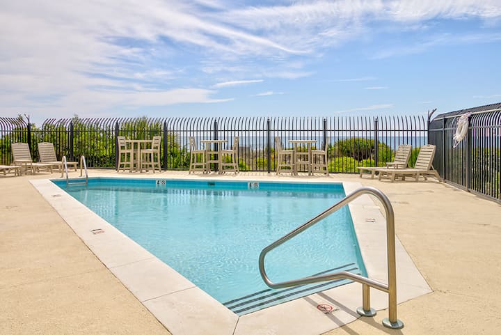 Ocean Views, Balcony, Pool, Steps To Beach, Restaurants, Shops - North Carolina