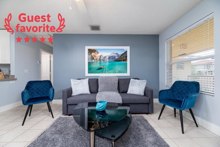 Sunlit 2/2 Oasis In Wilton Manors W. Spacious Pool - Fort Lauderdale, FL