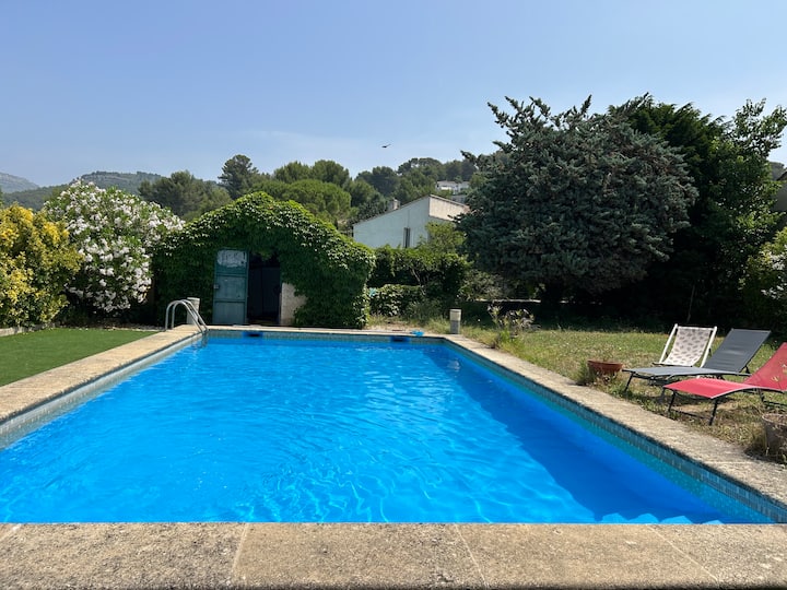 Charmant T2  Calme, Climatisé + Piscine Privée - Marseille