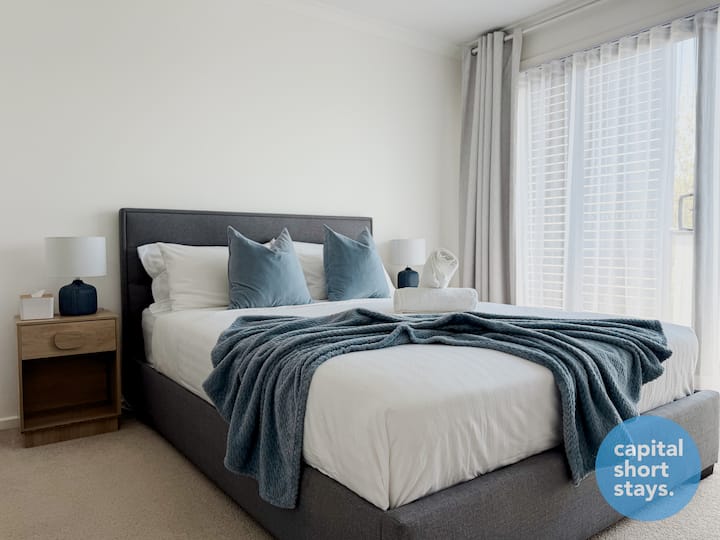 Pet-friendly Luxe 1br Townhouse | Shops & Hospital - Canberra