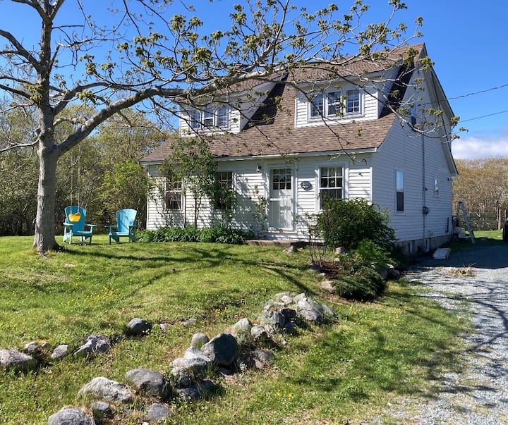 Sea Star Cottage ~ Walk To Beautiful Carters Beach - Nova Scotia