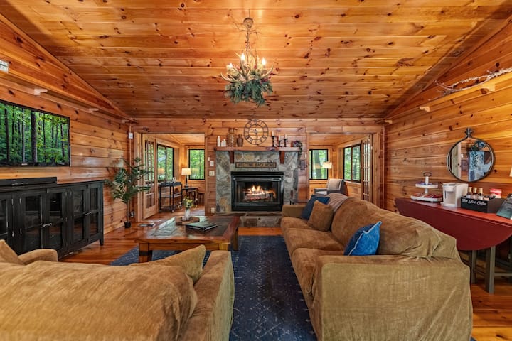 Luxury Log Cabin | Hot Tub  Game Room  Hammocks - Blue Ridge, GA