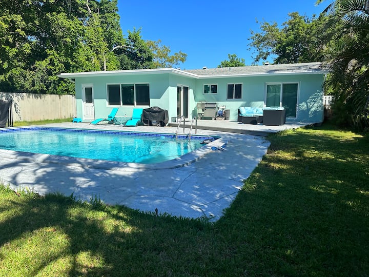 3br Getaway With Private Pool & Fenced In Yard - Pompano Beach, FL