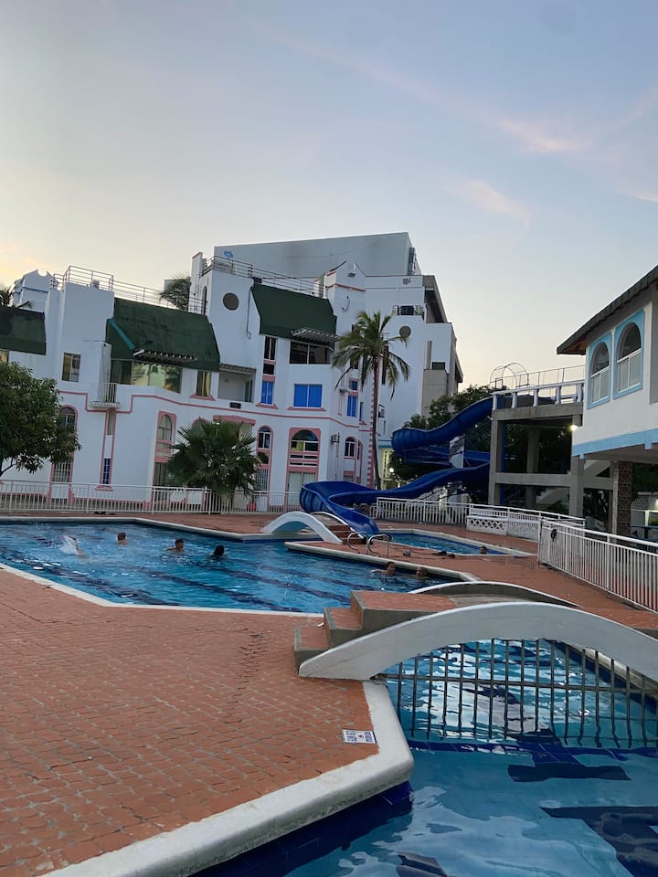 Apto Con Piscina A 200m De La Playa - El Rodadero - Santa Marta, Colombia