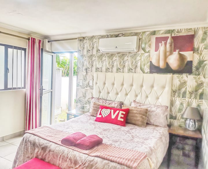 Robin - Direct Room Access, Near Coast, Aircon - Durban North