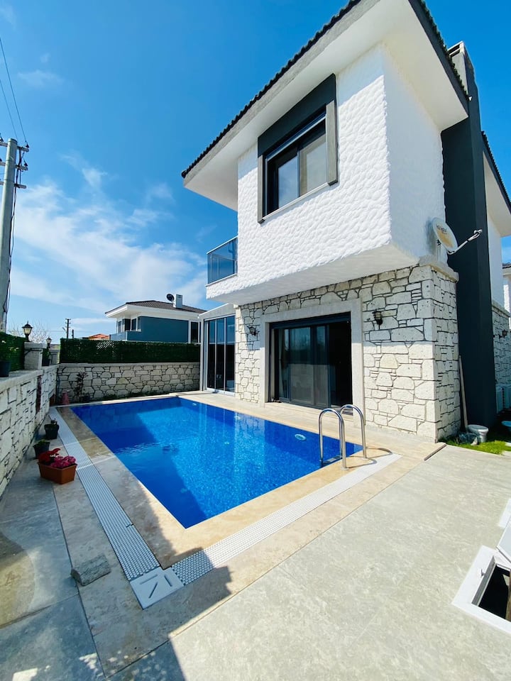 Sessiz Sakin ,Huzurlu,özel Havuzlu,tatil Villası - Alaçatı