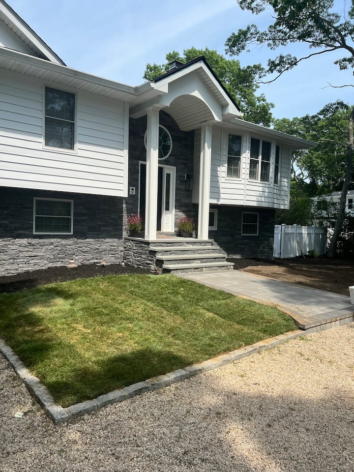 New Beautiful Hamptons Home -Heated Pool- Courts - Hampton Bays, NY