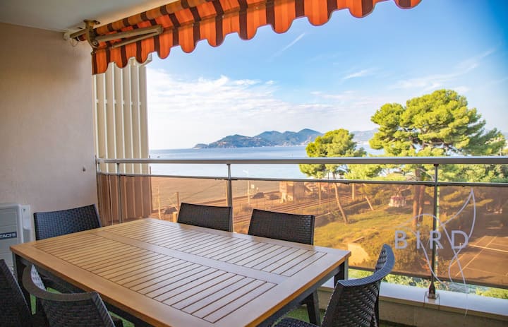 Vue Mer Et Esterel à Coté De La Plage - Cannes